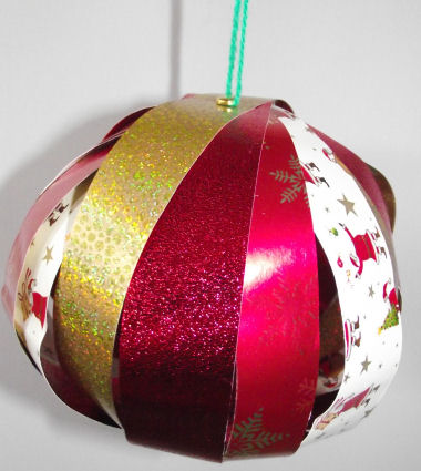 Wrapping Paper Chains And Baubles Christmas Craft For Kids